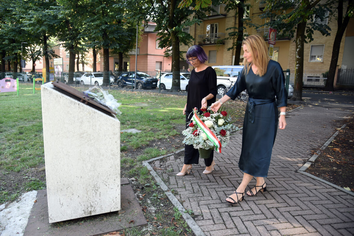 L'omaggio dell'Amministrazione comunale alla memoria di Carlo Alberto Dalla Chiesa - Agenparl